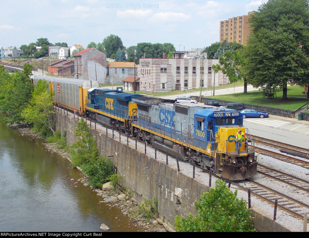 CSX 7600 and 7536